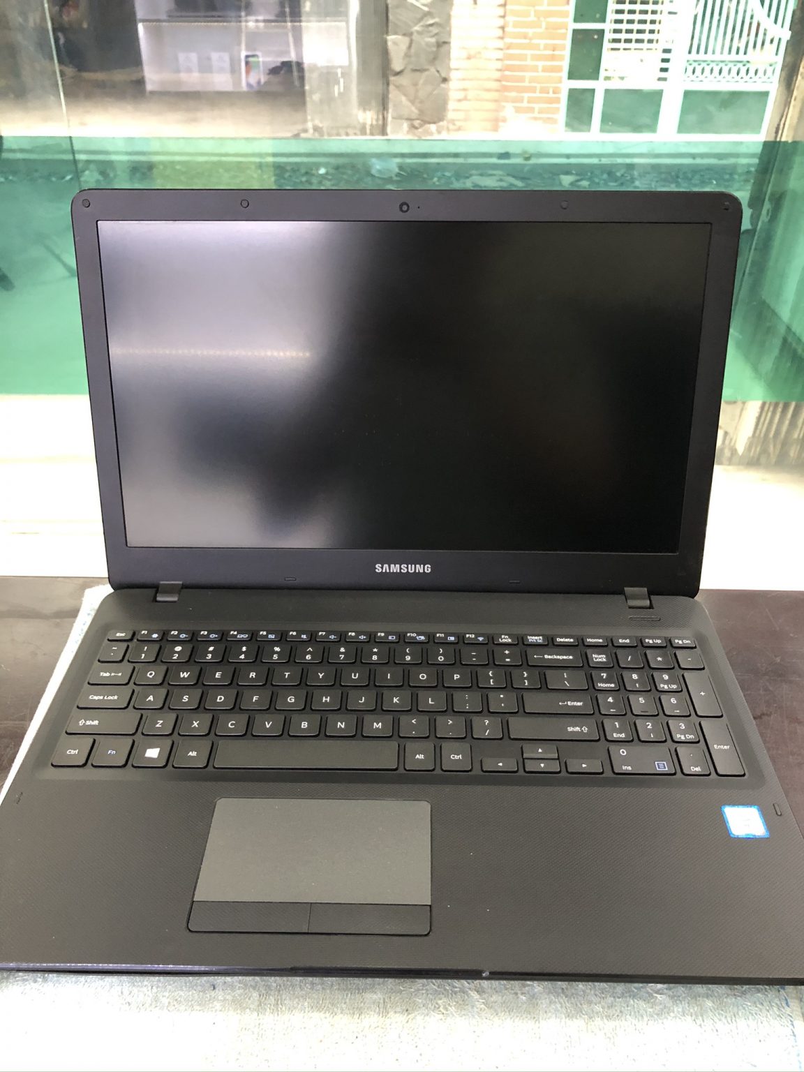 Samsung 300E5M core i3/ ram 4gb/ ssd 256gb/ hdd 500gb/ 15.6 Full HD